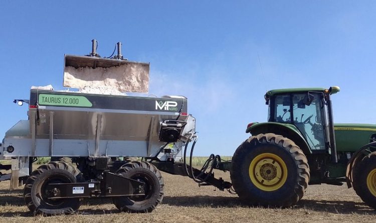 Tipos de implementos agrícolas: O guia completo (+ 9 essenciais) - Agricultura do Futuro